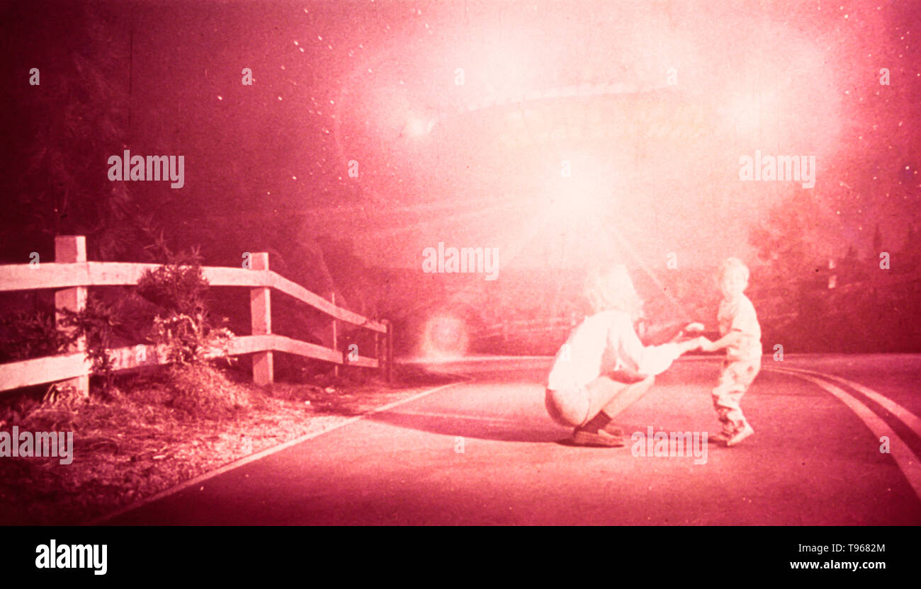 International encounters hi-res stock photography and images - Alamy