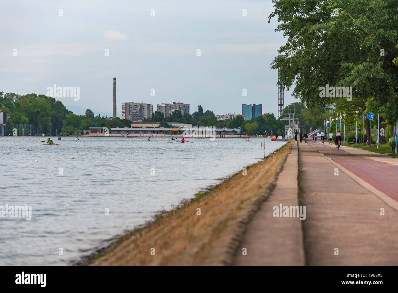 City rowing hi-res stock photography and images - Alamy