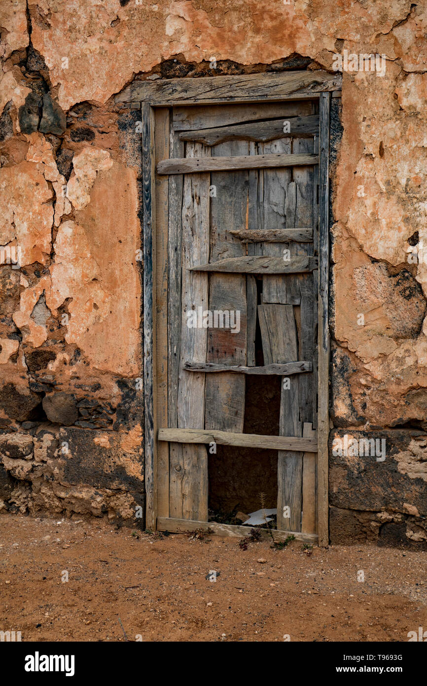 Wooden door with texture on a ruined building Stock Photo - Alamy
