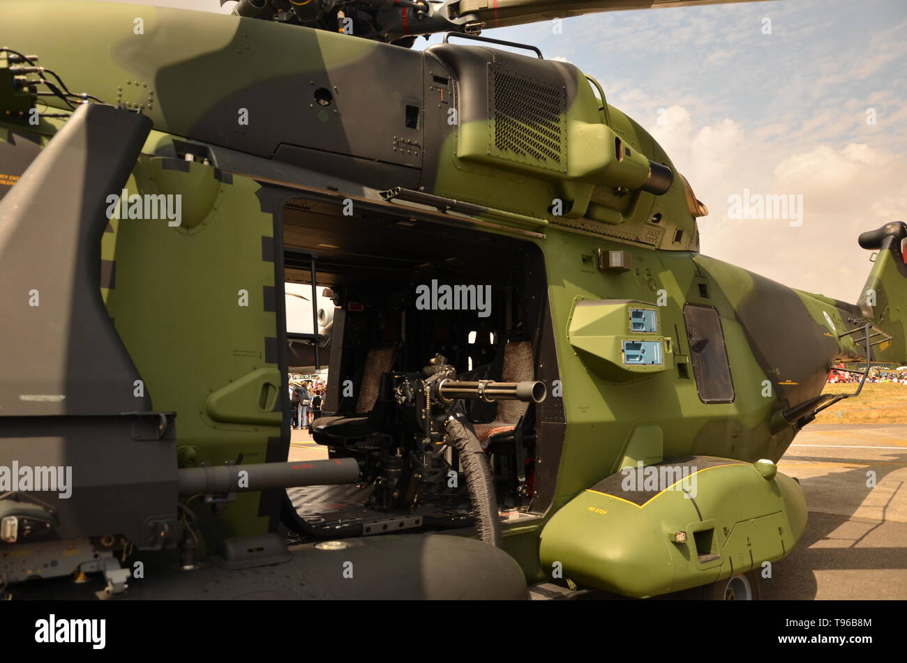 Helicopter machine gun hi-res stock photography and images - Alamy