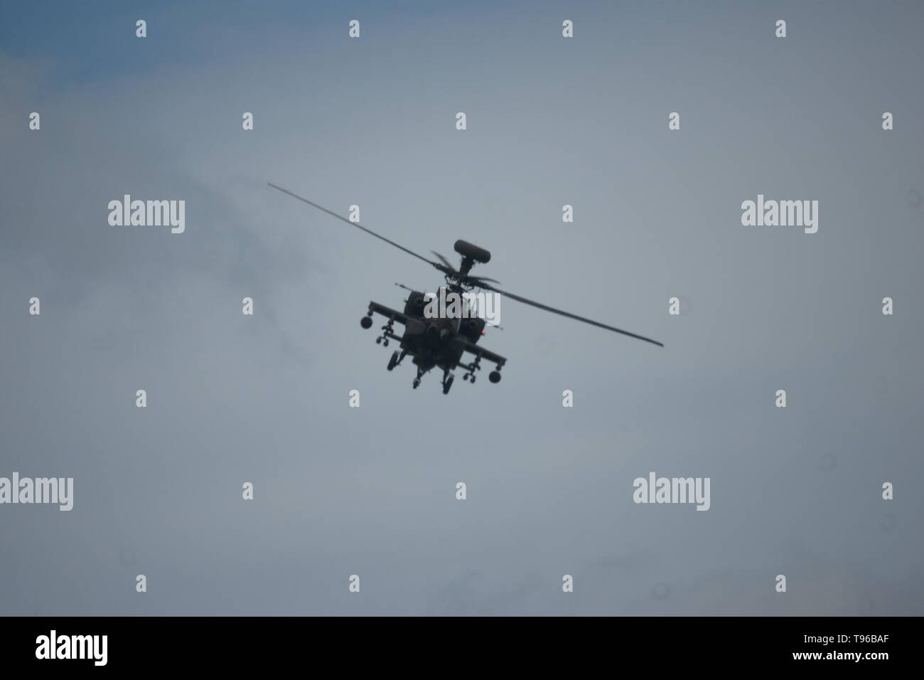 Apache helicopters take off hi-res stock photography and images - Alamy