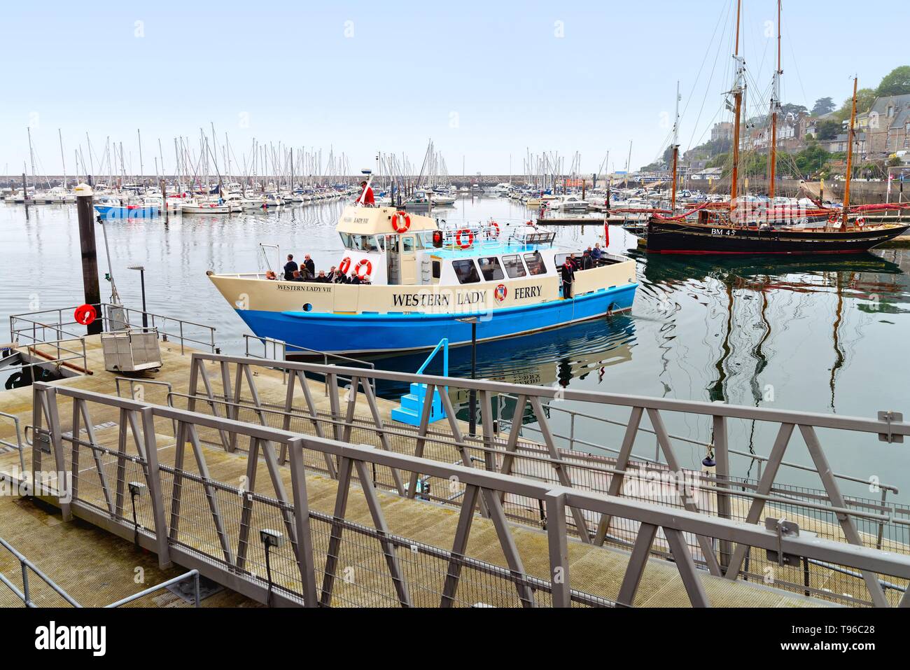 The 'Western Lady VII' passenger ferry approaching it's landing stage ...