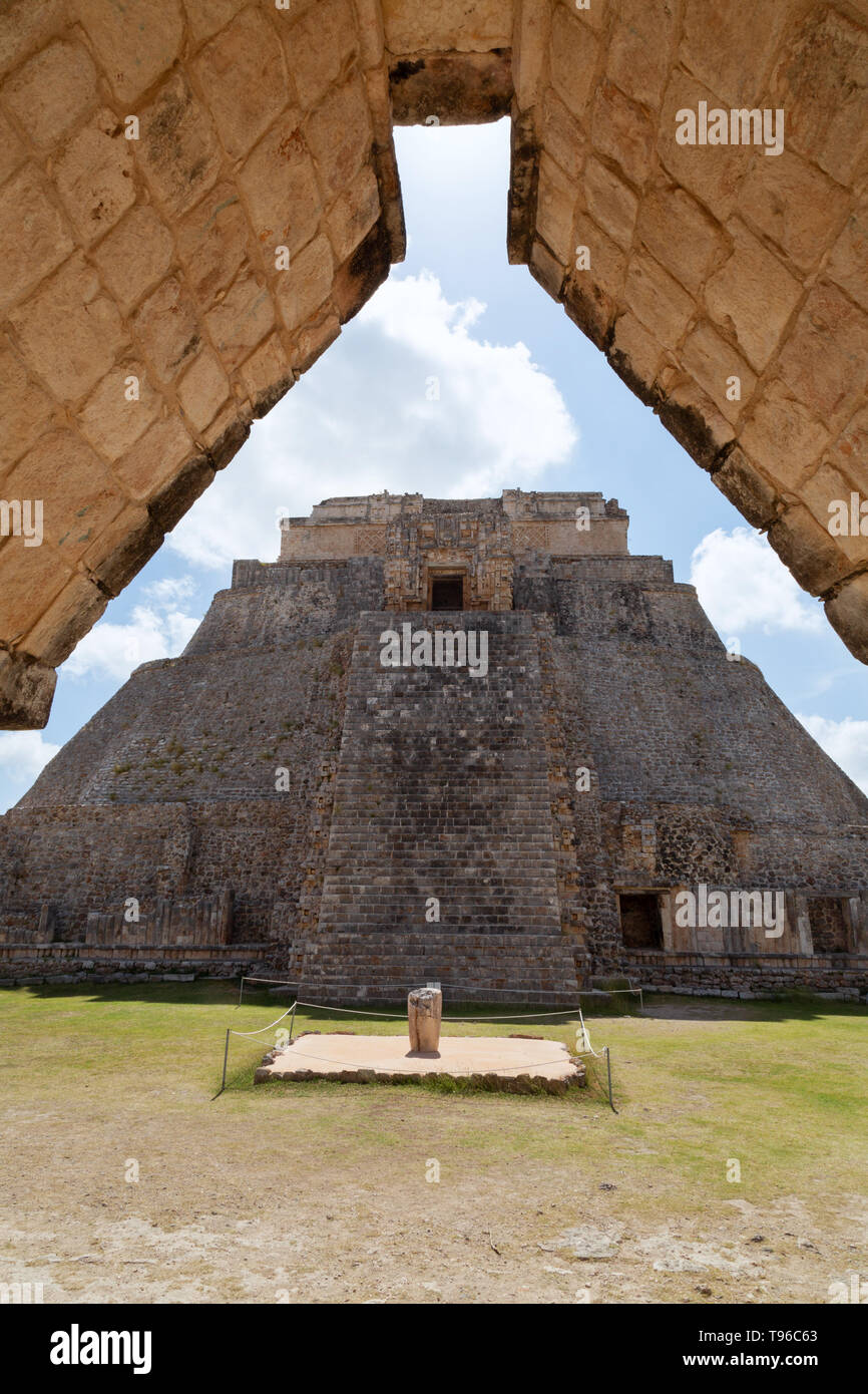 Mexico uxmal temple arch hi-res stock photography and images - Alamy