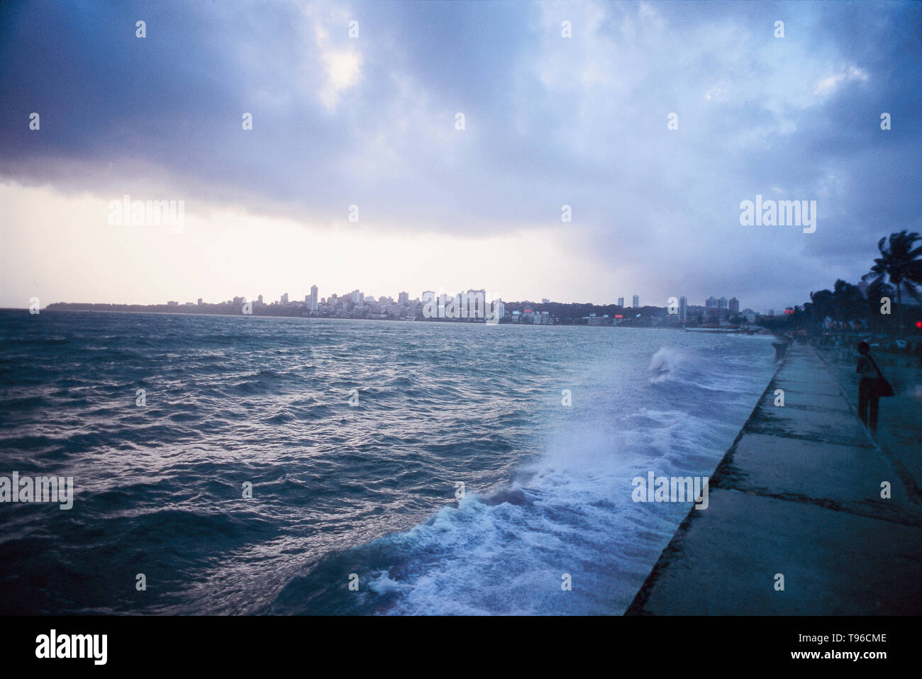Marine drive mumbai rain hi-res stock photography and images - Alamy