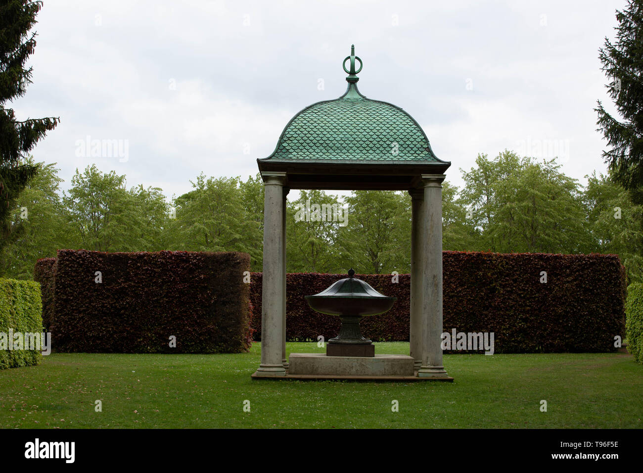 Garden arbour hi-res stock photography and images - Alamy