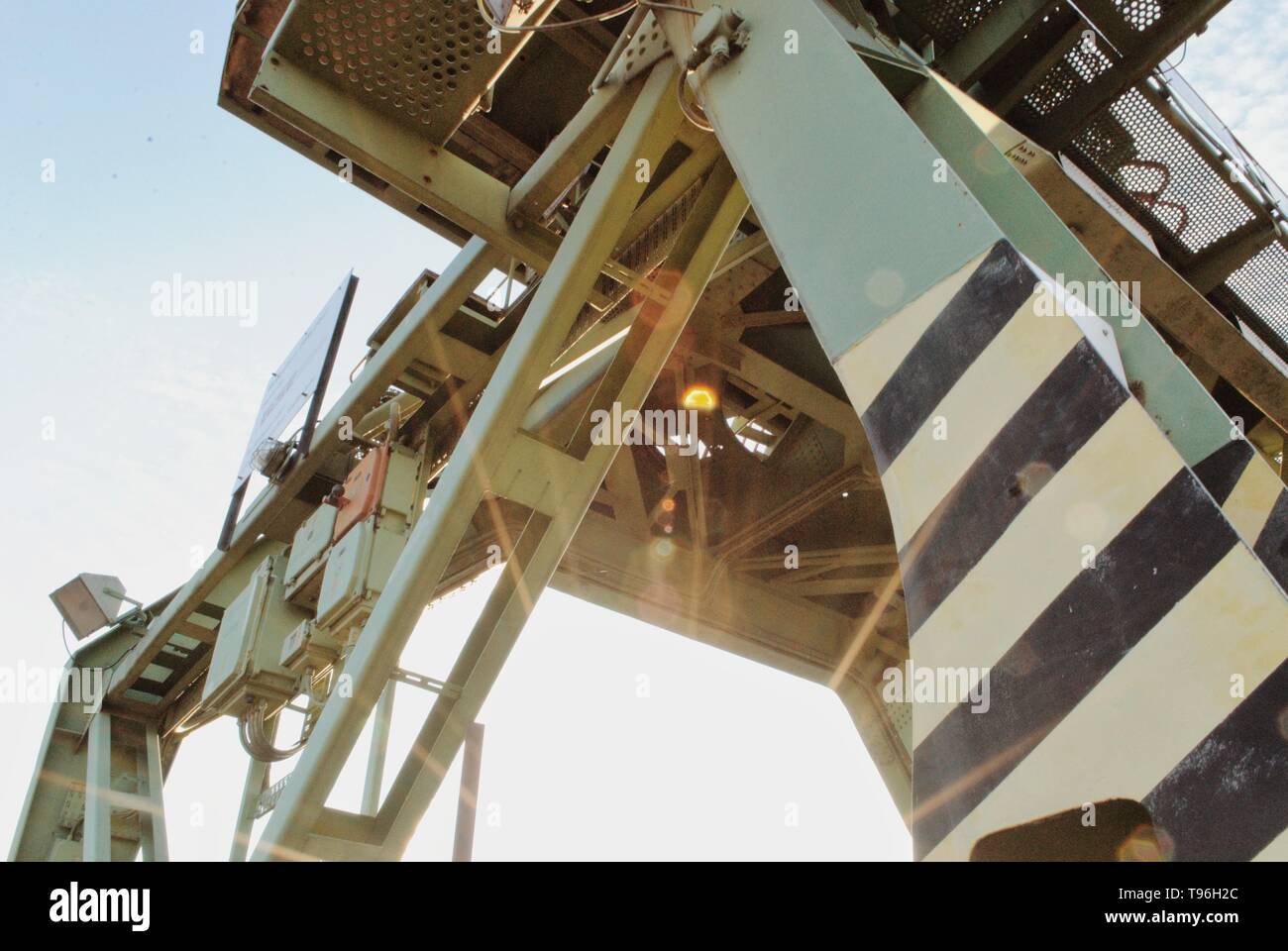 Old dockside crane hi-res stock photography and images - Alamy
