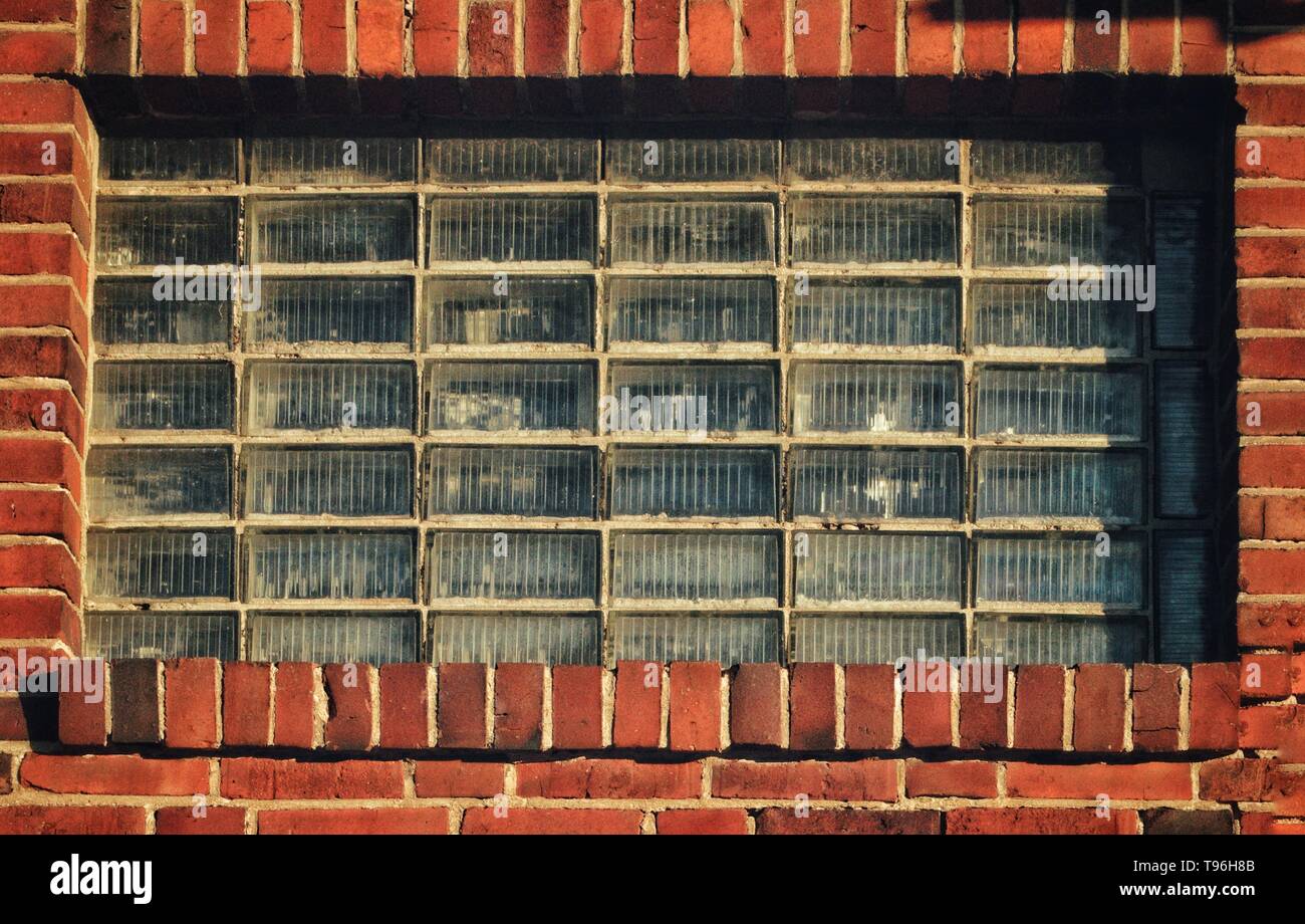 Glass brick wall texture hi-res stock photography and images - Alamy