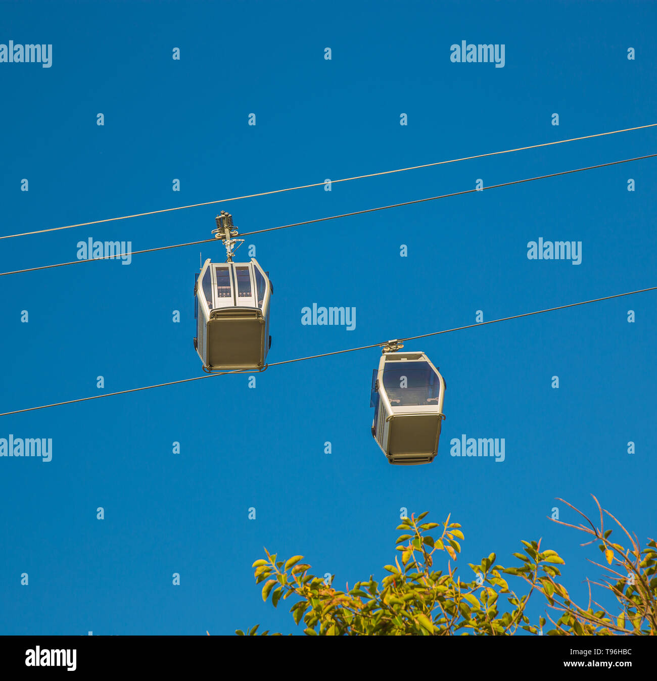 Wire rope suspension hi-res stock photography and images - Alamy