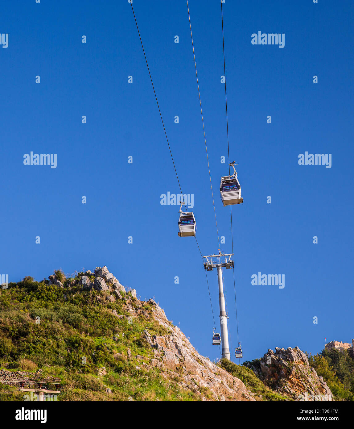 Wire rope suspension hi-res stock photography and images - Alamy