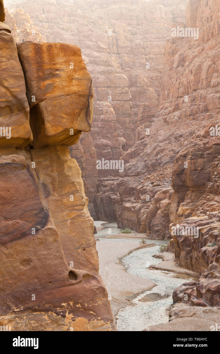 Cañón. Reserva Natural de Mujib. Valle del Rift. Mar Muerto. Jordania ...