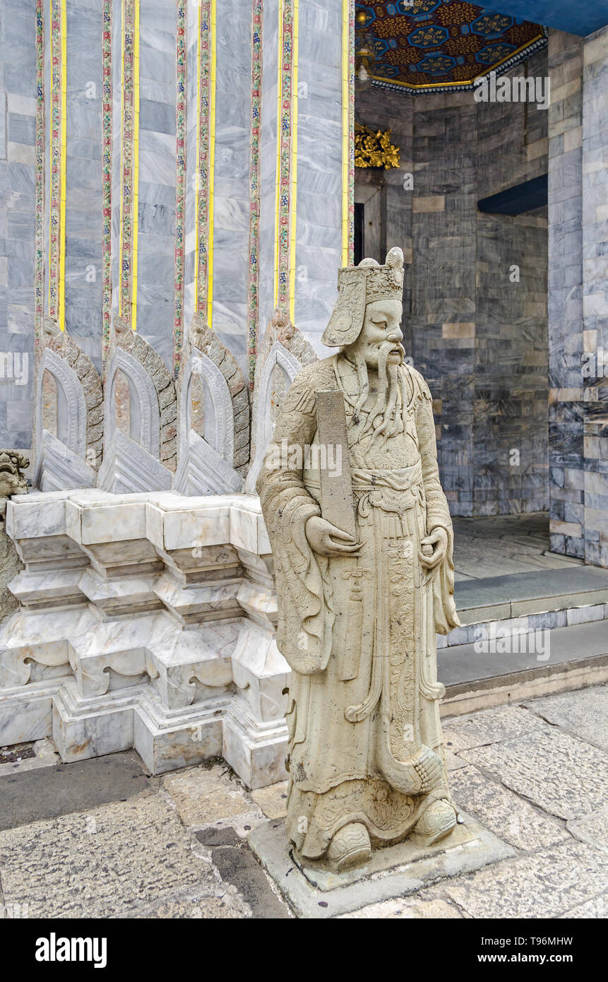 Statue guarding entrance temple grand hi-res stock photography and ...