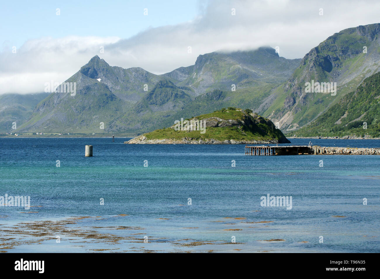 Lofoten mountains hi-res stock photography and images - Alamy