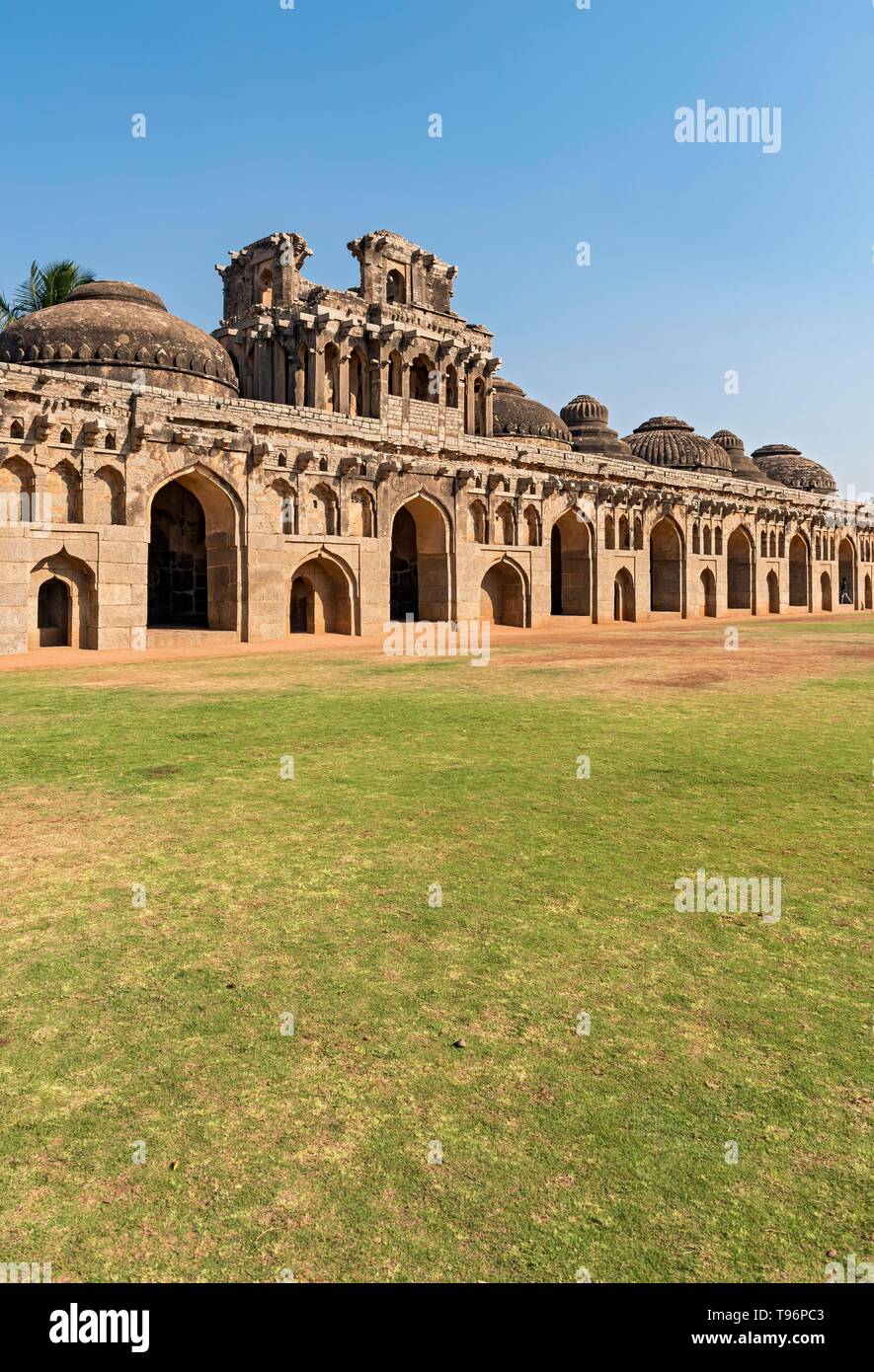 Elephant stables hampi hi-res stock photography and images - Alamy