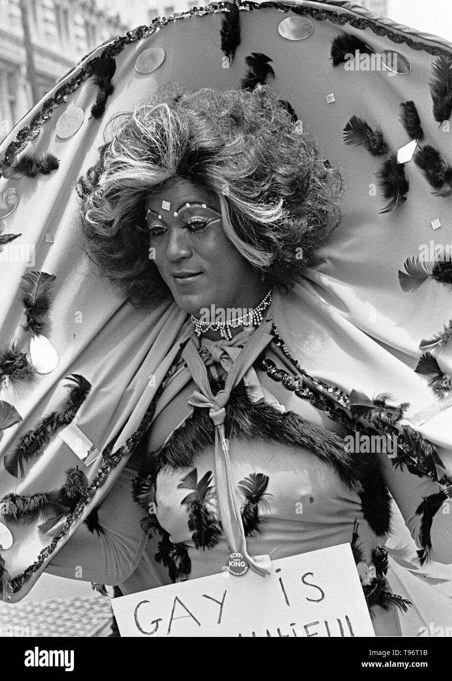 Gay pride parade 1970s hi-res stock photography and images - Alamy