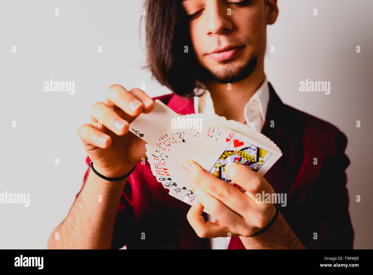 magician doing tricks with a deck of cards Stock Photo - Alamy