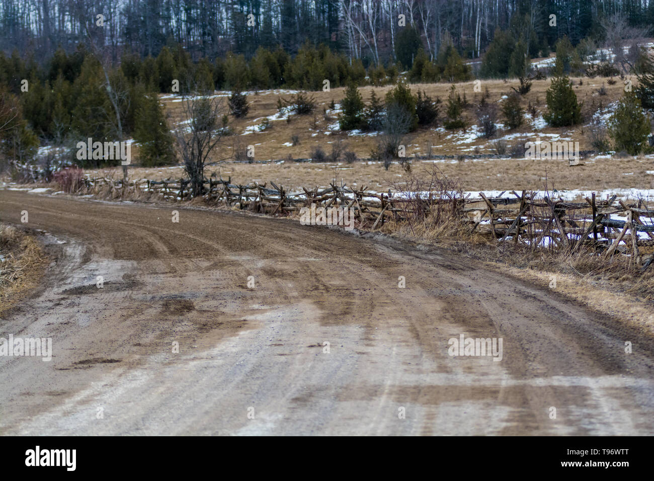 Rural road with farm hi-res stock photography and images - Alamy