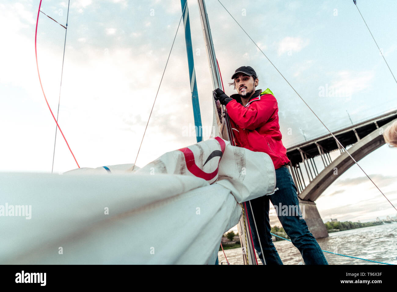 Yacht sailor pulling rope. Man working on sailboat Stock Photo - Alamy