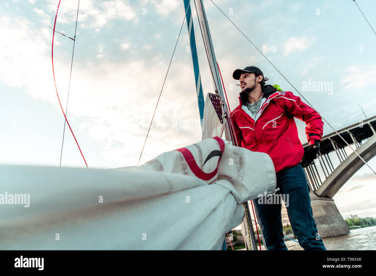Yacht sailor pulling rope. Man working on sailboat Stock Photo - Alamy
