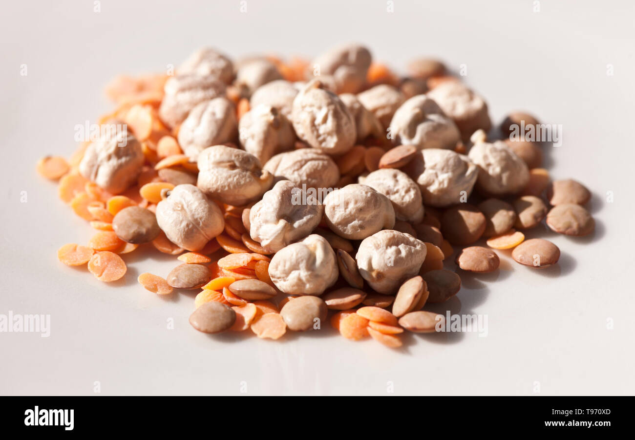 Mixed dried pulses in a heap in the sunshine Stock Photo - Alamy