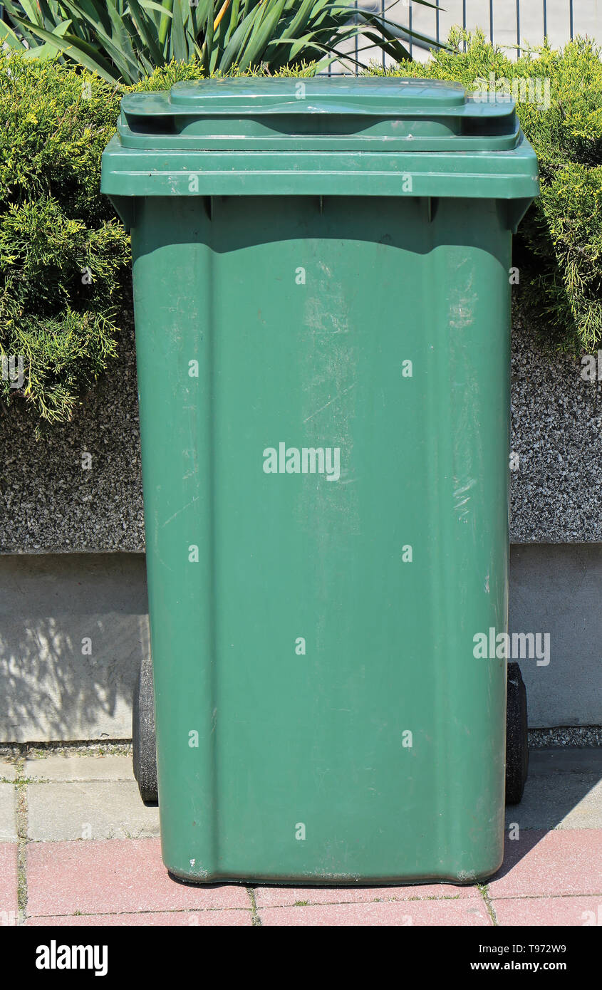 Trash can outside hi-res stock photography and images - Alamy