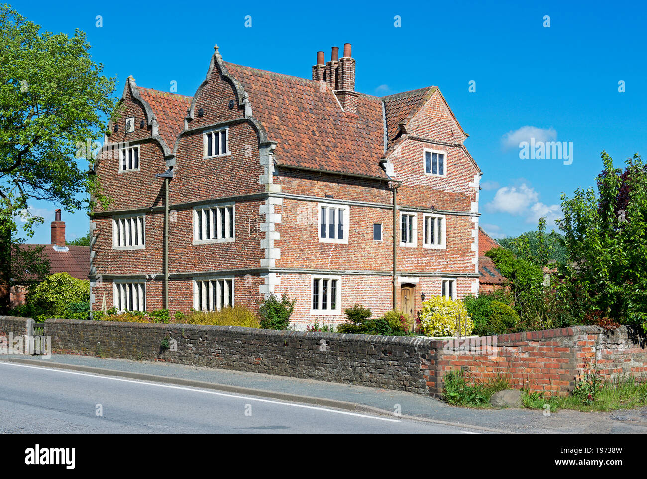 Seventeenth century manor house hi-res stock photography and images - Alamy