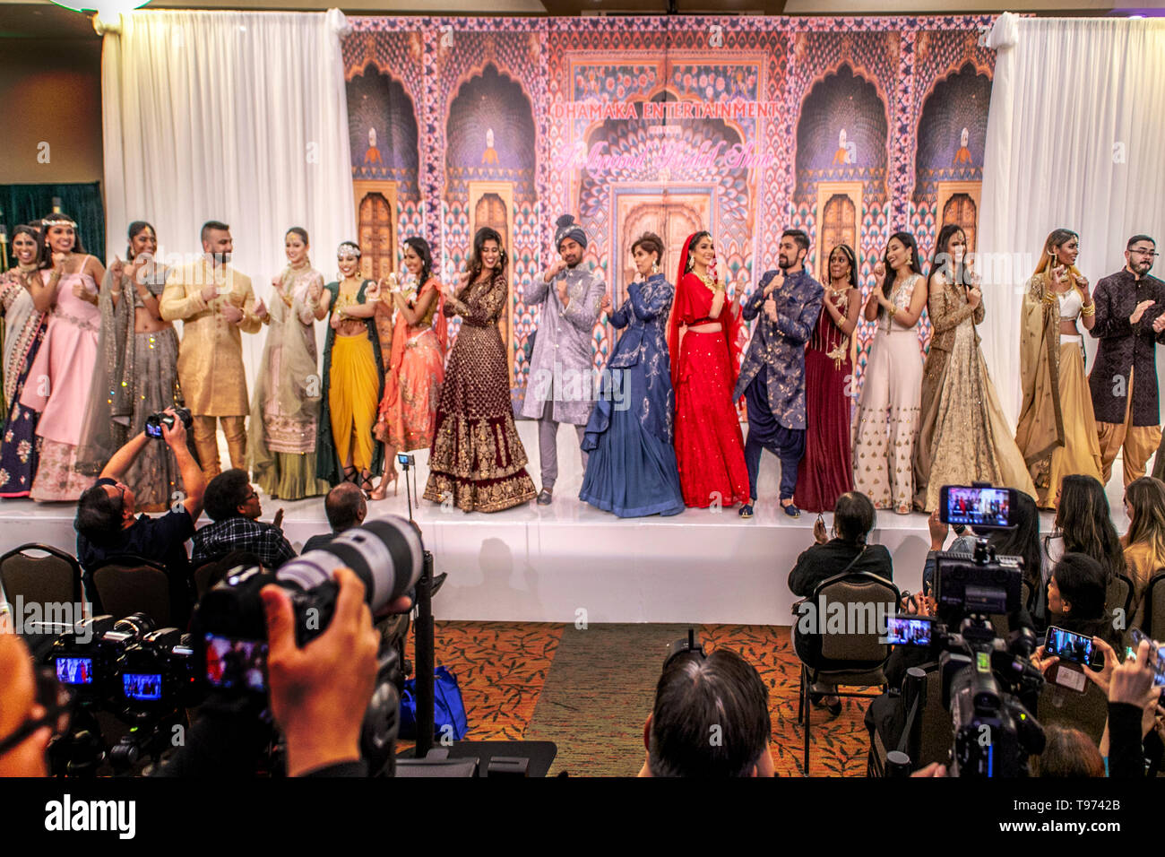 Rich women theatre hi-res stock photography and images - Alamy