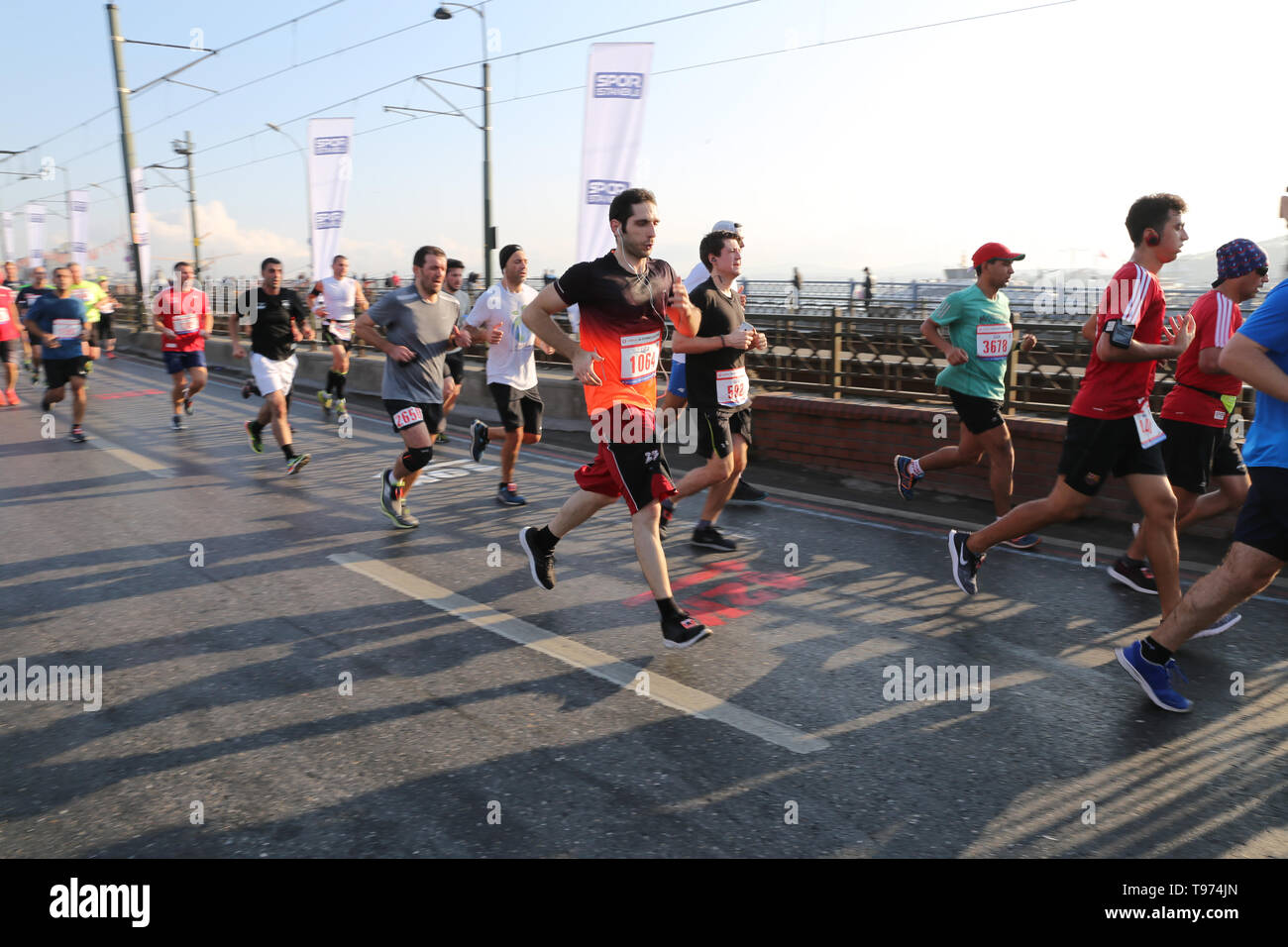ISTANBUL, TURKEY - NOVEMBER 11, 2018: Athletes running in 40. Istanbul ...