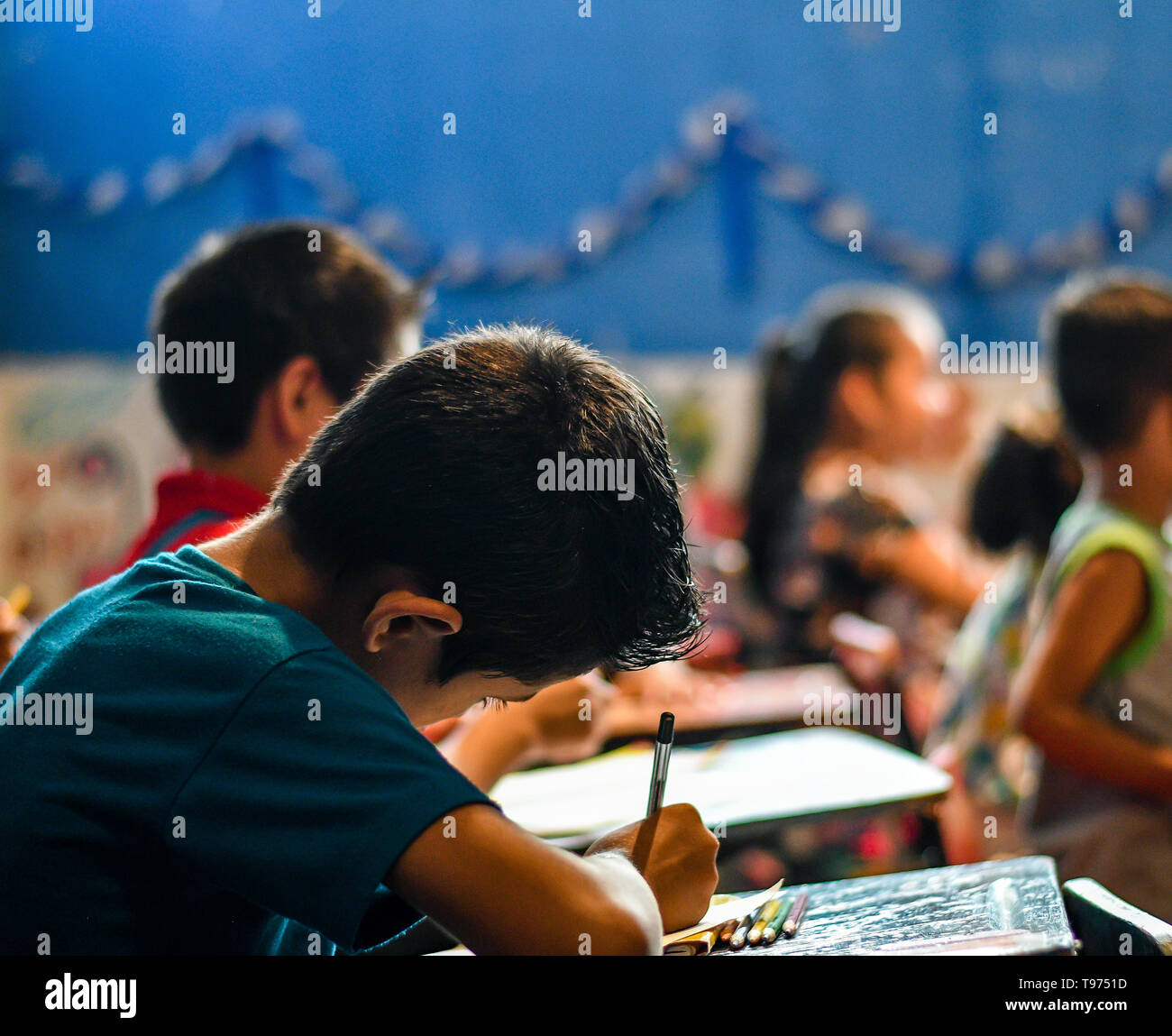 latin children writing in Guatemalan classroom Stock Photo - Alamy
