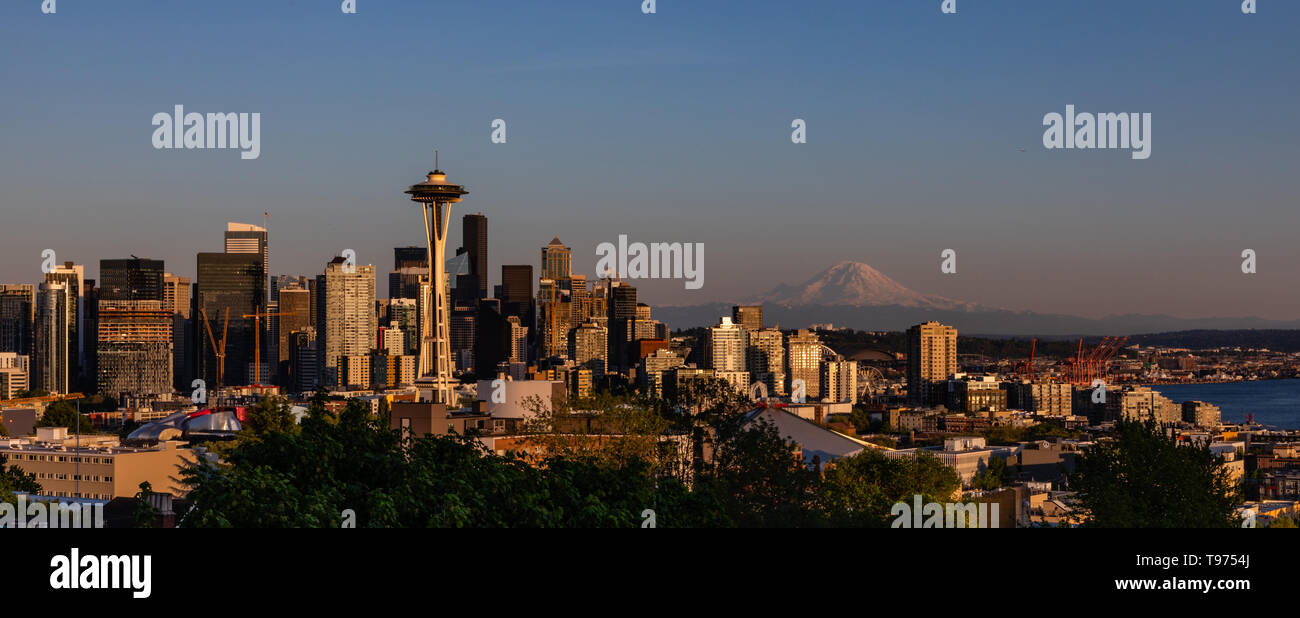 Seattle Skyline with Space Needle and view of Mt. Rainier, Washington ...