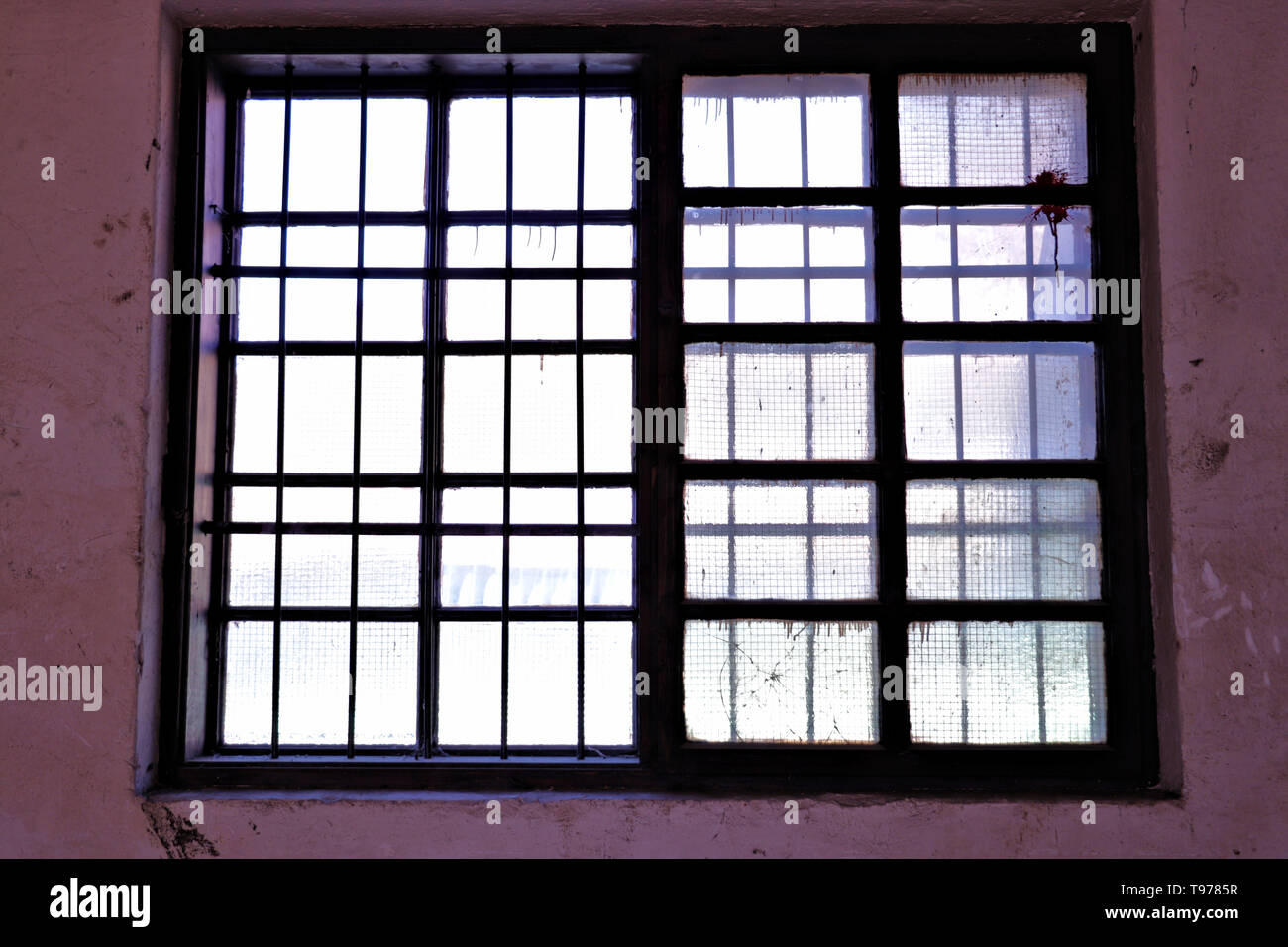 Messy window hi-res stock photography and images - Alamy