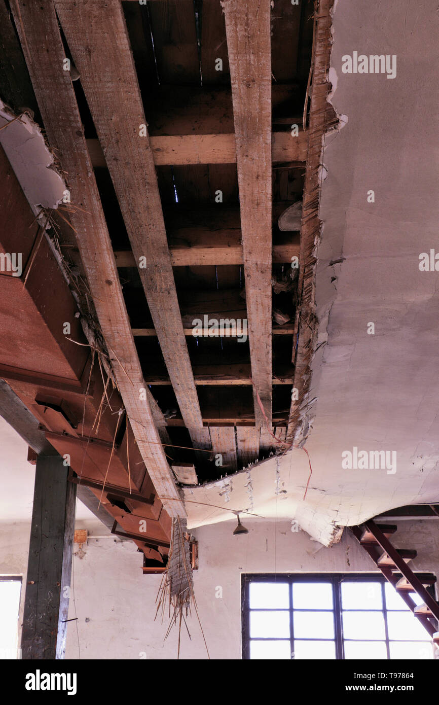 Old factory ceiling hi-res stock photography and images - Alamy