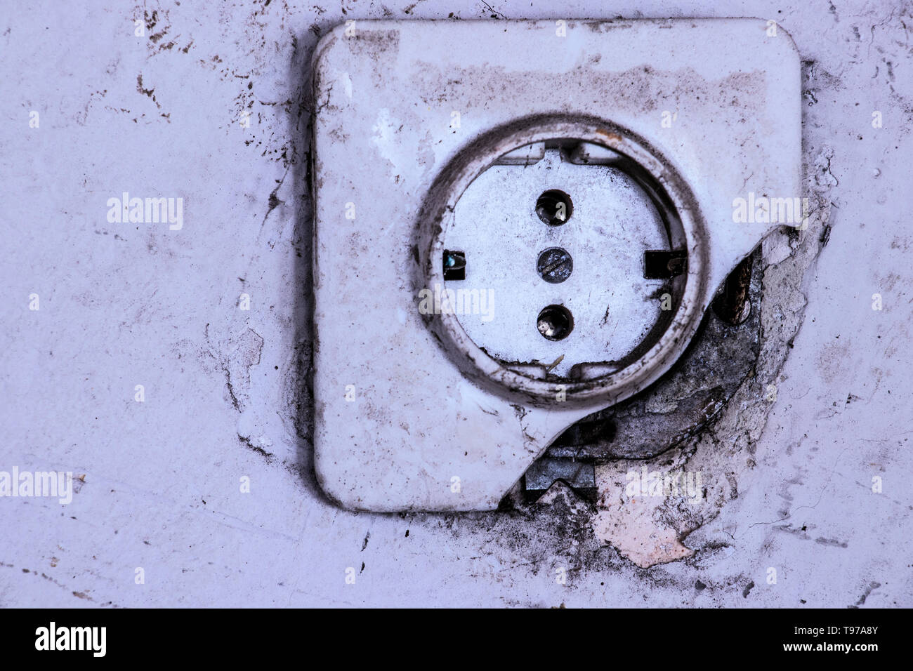 broken old socket on the wall Stock Photo - Alamy