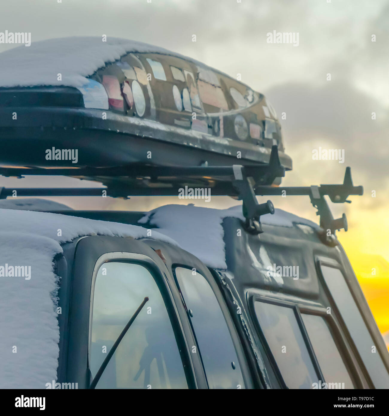 Car top storage container hi-res stock photography and images - Alamy