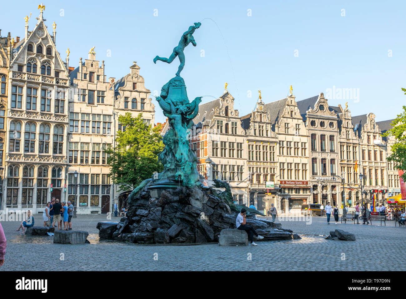 Ornate facades hi-res stock photography and images - Alamy