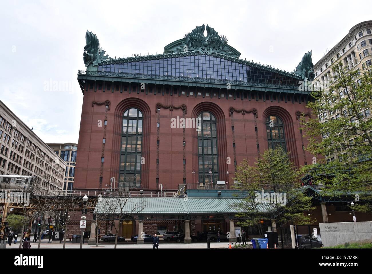 Harold Washington Library, the central Chicago Public Library, Chicago ...