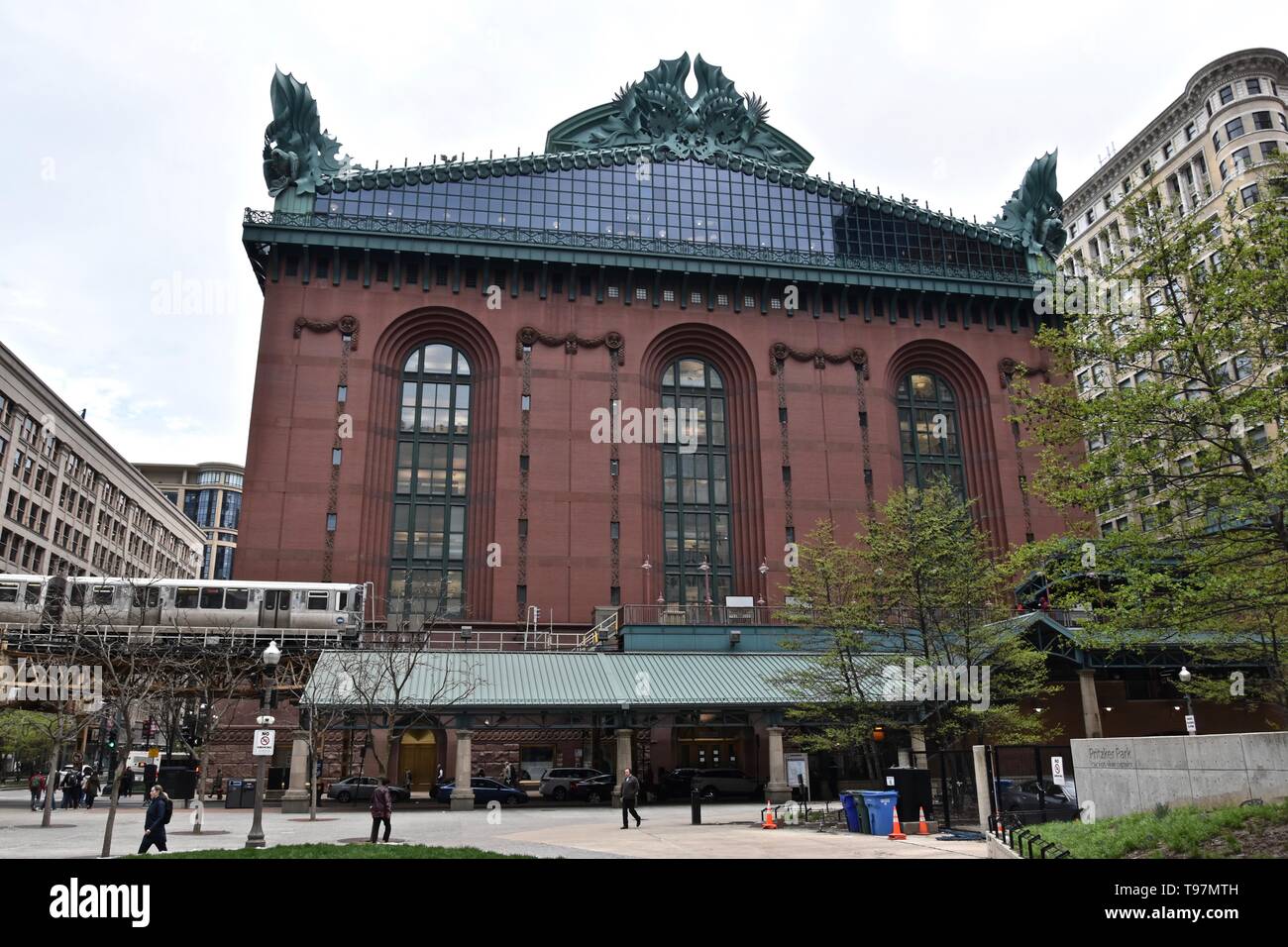 Harold Washington Library, the central Chicago Public Library, Chicago ...