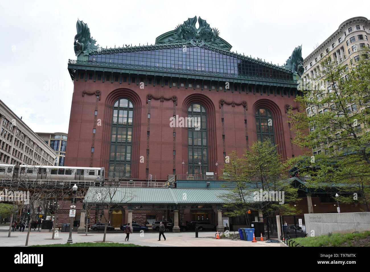 Harold Washington Library, the central Chicago Public Library, Chicago ...