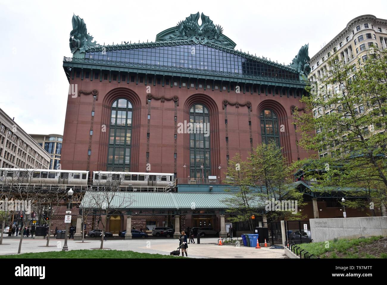 Harold Washington Library, the central Chicago Public Library, Chicago ...