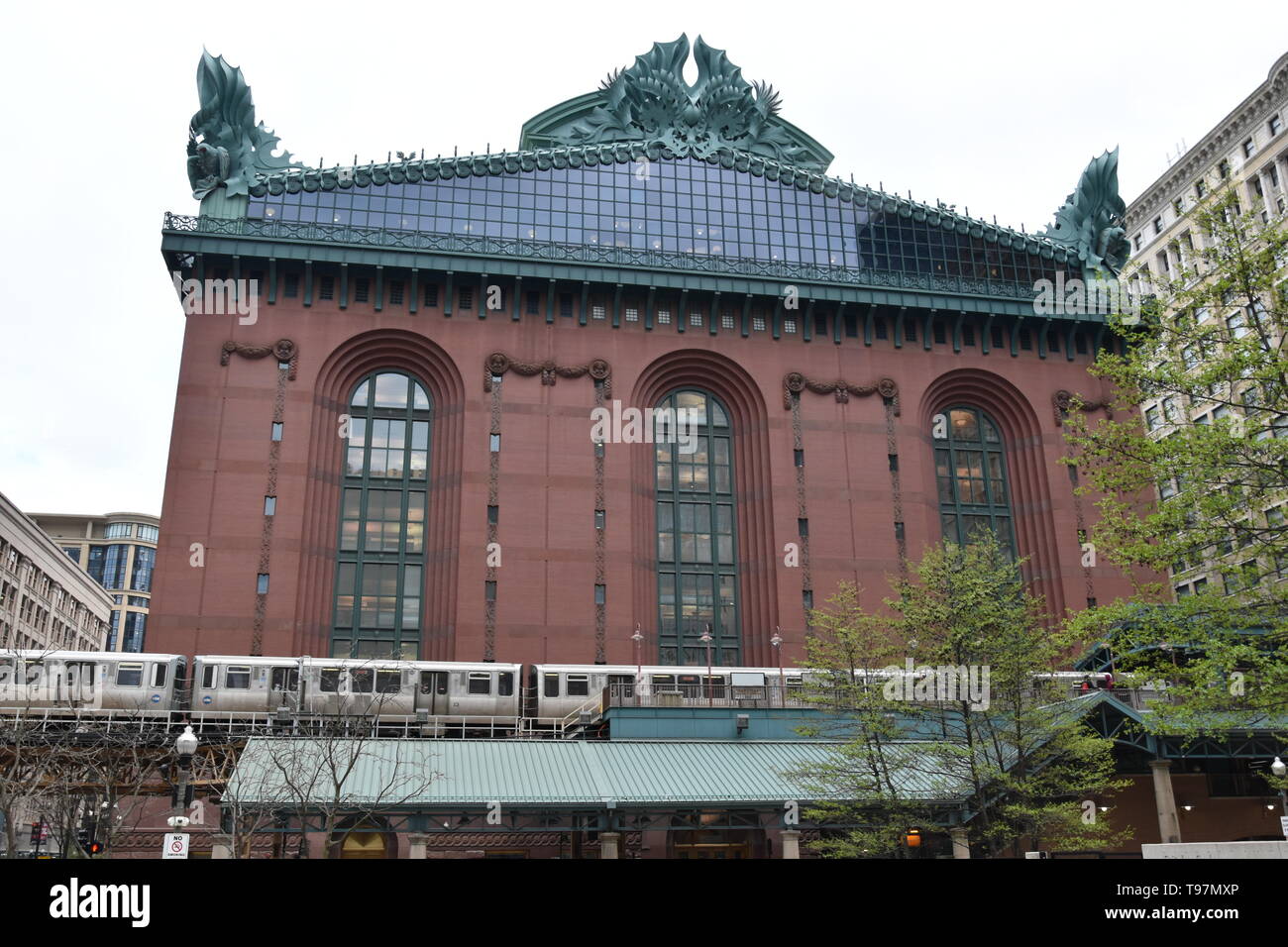 Harold Washington Library, the central Chicago Public Library, Chicago ...