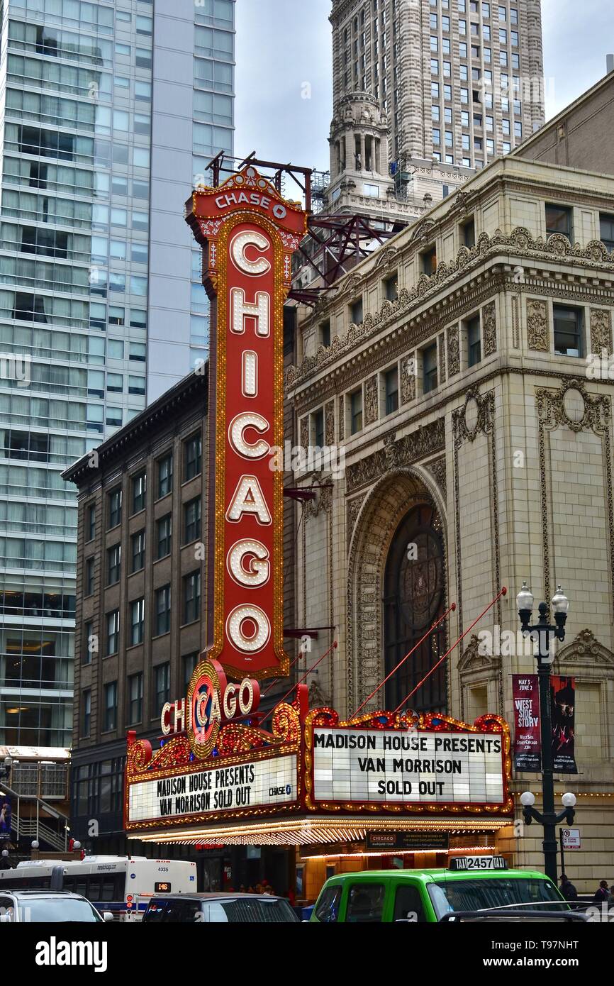 The iconic Chicago Theatre on North State Street, Chicago Loop ...
