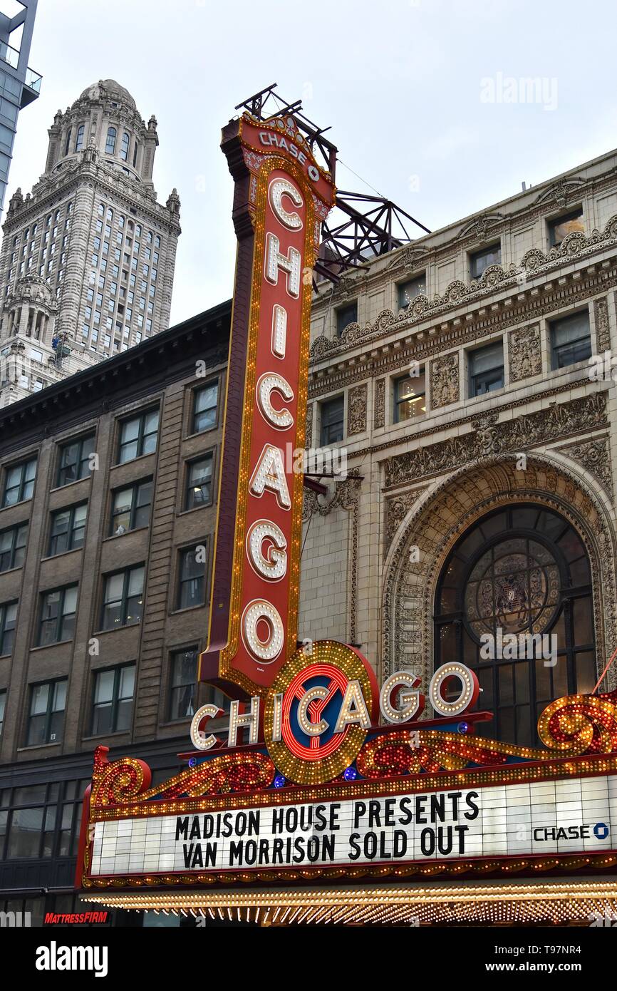 The iconic Chicago Theatre on North State Street, Chicago Loop ...