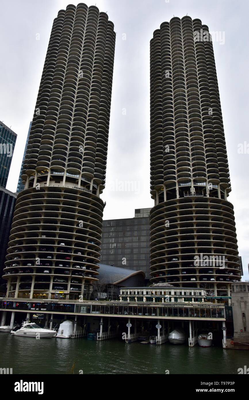 Marina City Towers along the Chicago River, Near North, Chicago ...