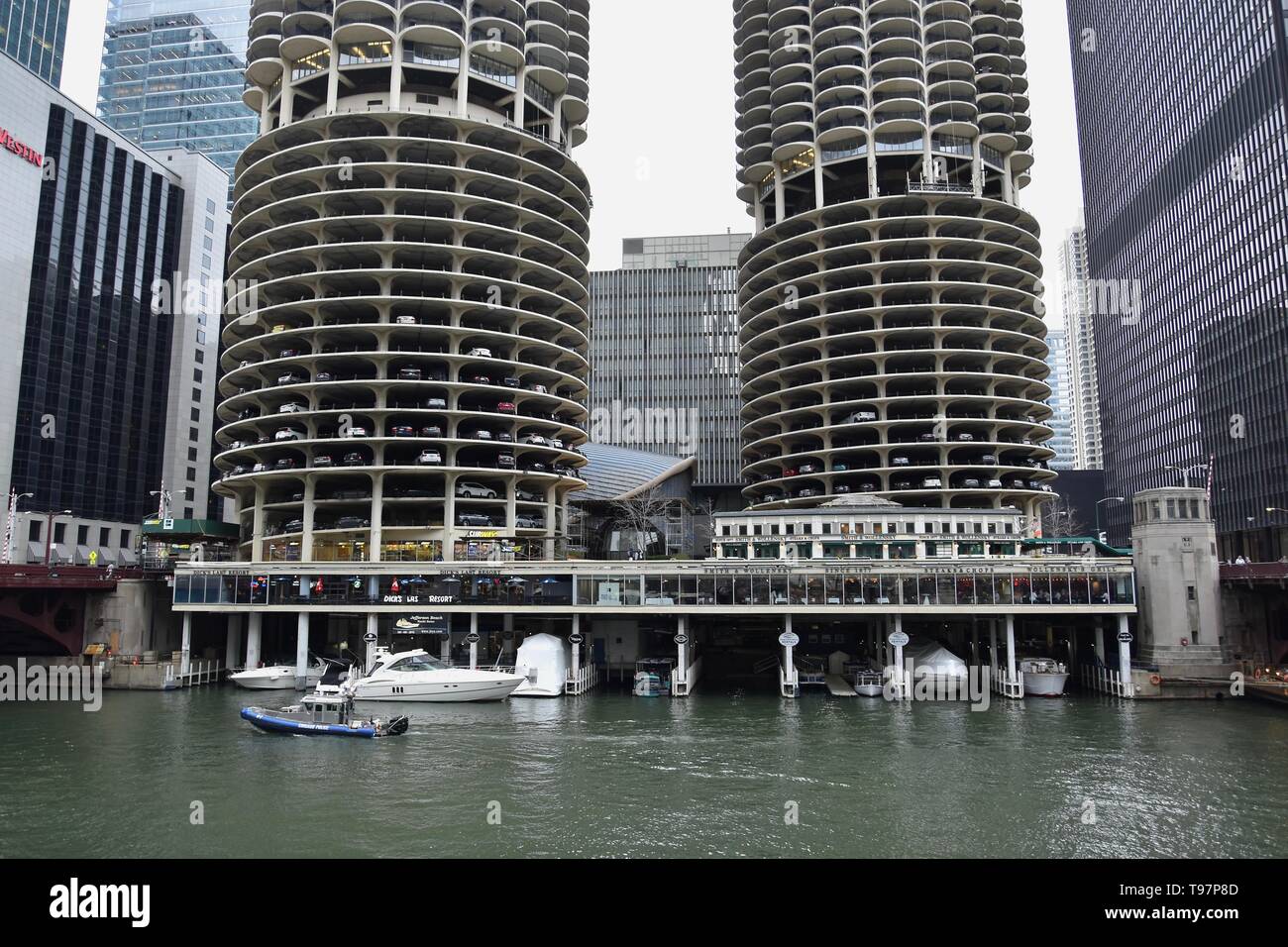 Views along the Chicago River along the North Side of the Chicago Loop ...