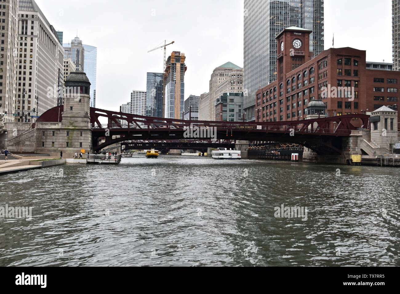 Views along the Chicago River along the North Side of the Chicago Loop ...