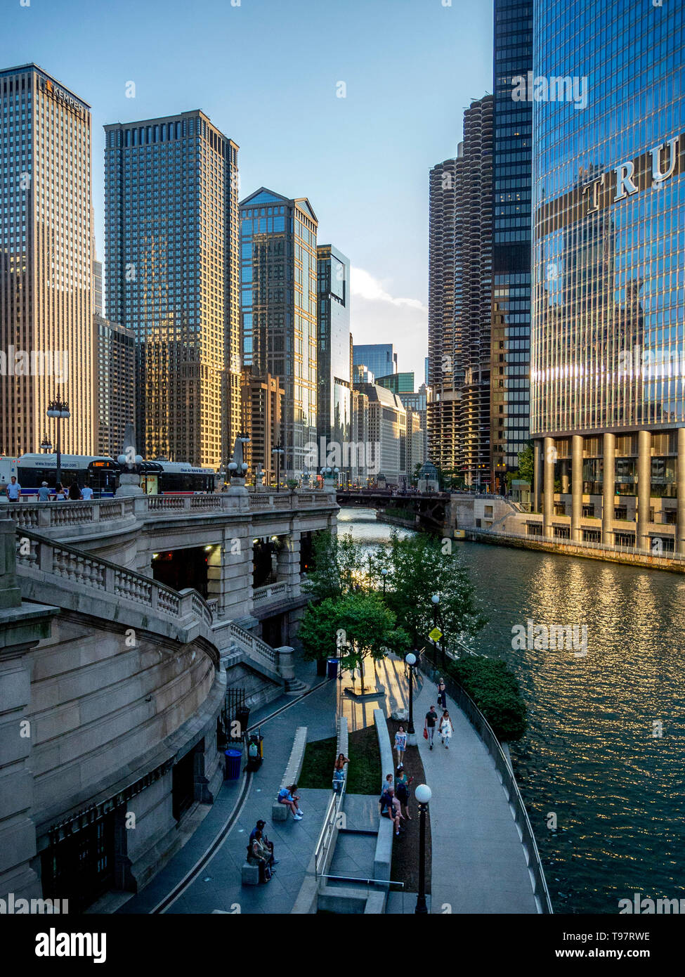 Modern office buildings on the banks of the Chicago River at North ...