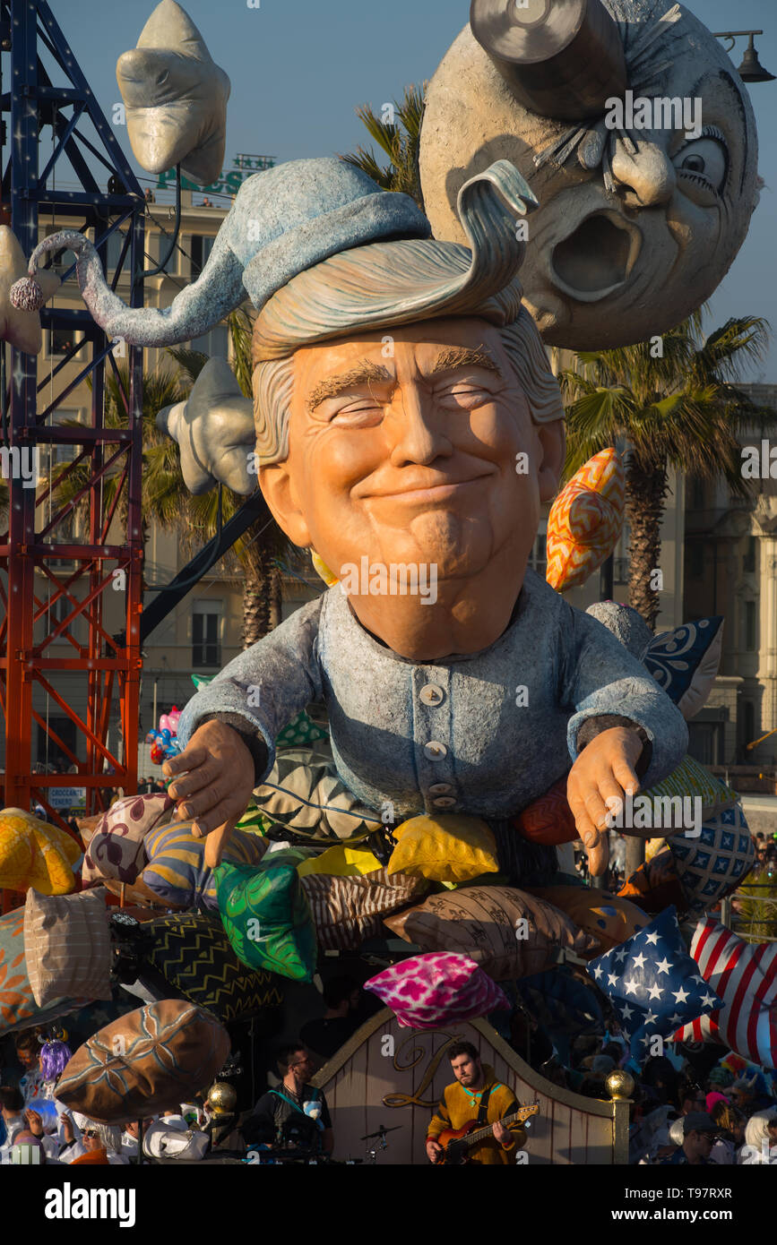 Luca Bertozzi. The Carriage dedicated to Donald Trump during the parade ...