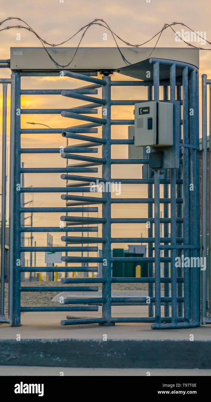 Box link fencing hi-res stock photography and images - Alamy