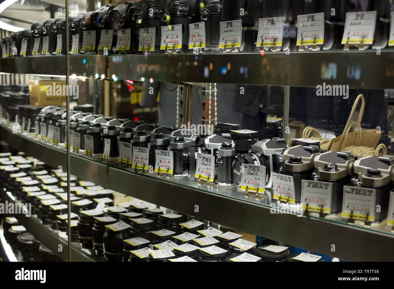 Shop window display ginza tokyo hi-res stock photography and images - Alamy