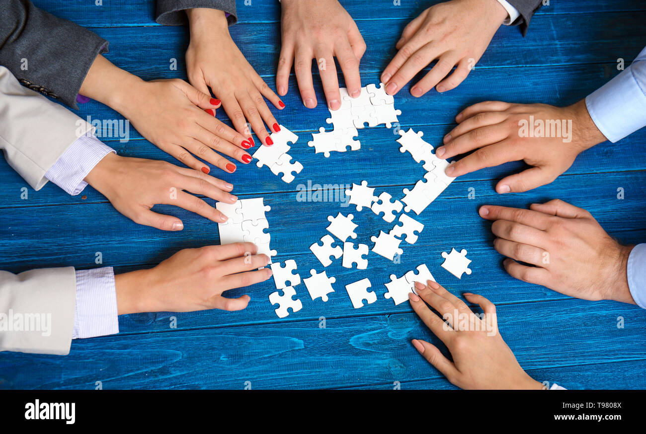 Young people doing jigsaw puzzle hi-res stock photography and images ...