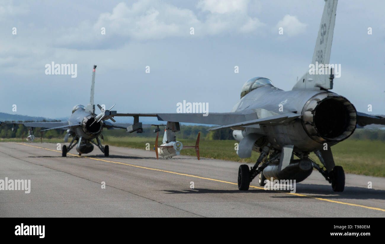 F-16C Fighting Falcons from the 480th Fighter Squadron, 52nd Fighter ...